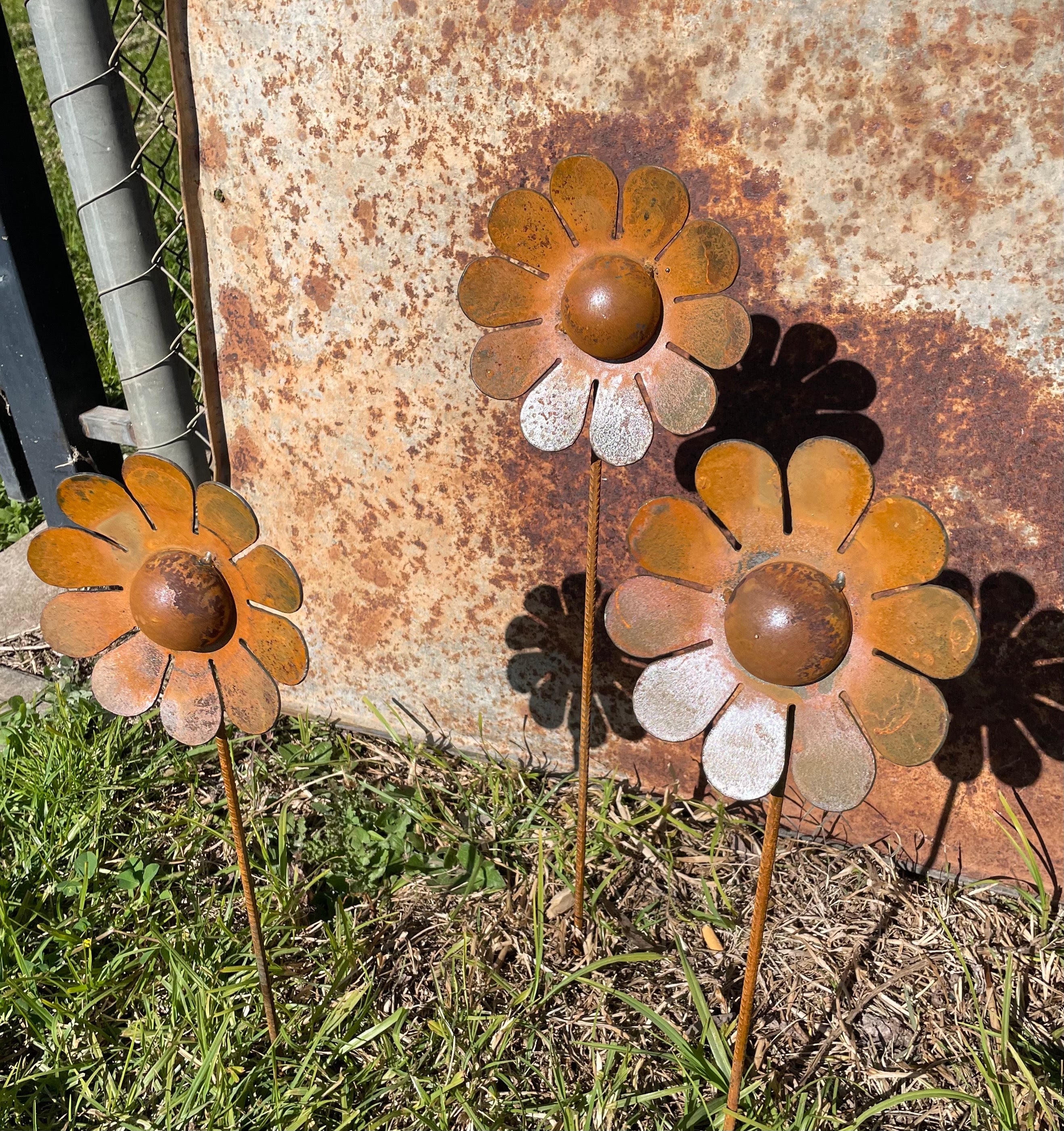 Metal Flowers – Old n Dazed