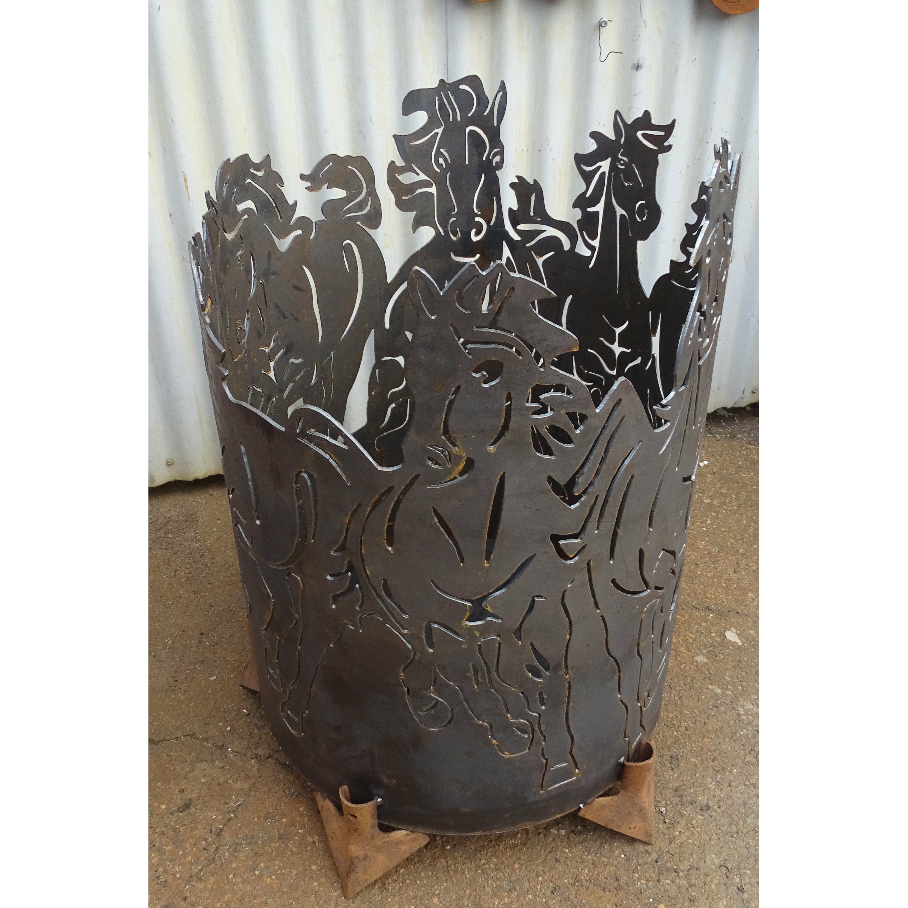 7 Horses Round Fire Pit – Old n Dazed